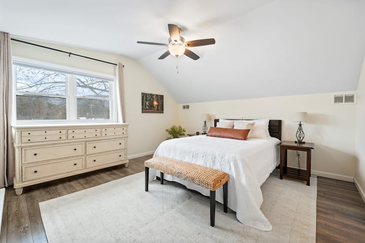 5br Modern Walkable Retreat With Fireplaces - Lake George, NY