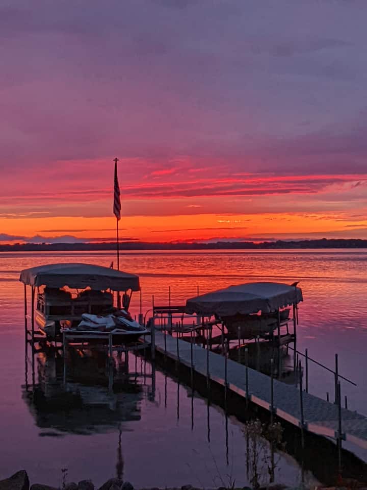 Big Stony Point Retreat 
Fishing And Sunset Views! - Okoboji, IA