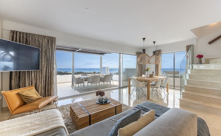 Panoramic Apartment With Dream Views, Pools & Gym - Sitio de Calahonda