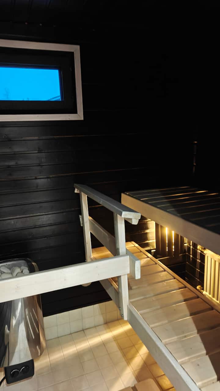 Rauhallinen Kolmen Makuuhuoneen Rivitaloasunto - Lahti