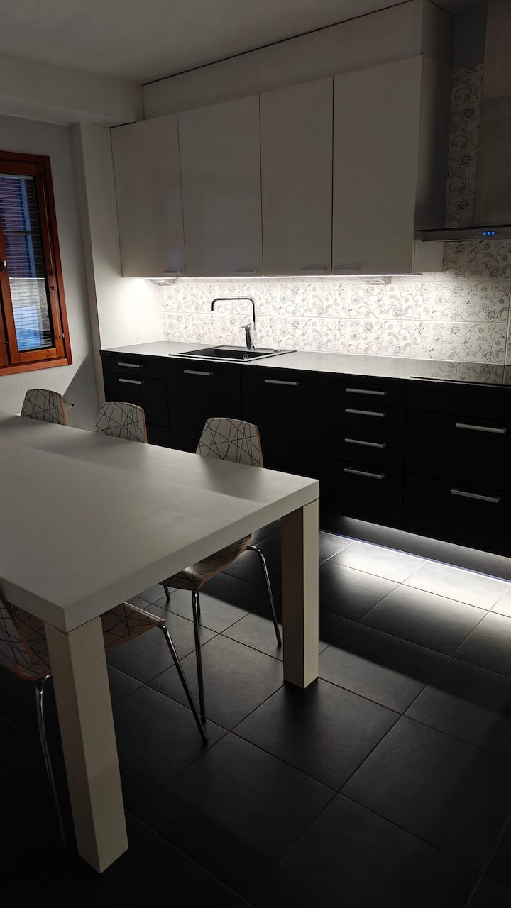 Rauhallinen Kolmen Makuuhuoneen Rivitaloasunto - Lahti