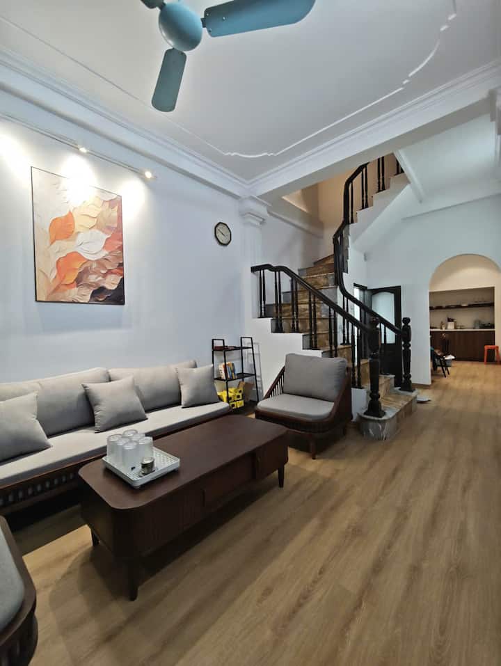 Holly's Housing/big Group/6beds/train Street View - Vietnam