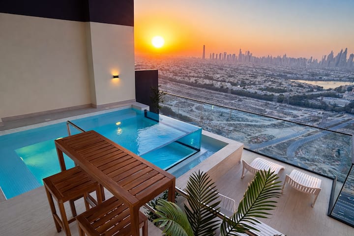 Private Pool Sleeps 6, Sunset Dubai Marina Views! - Dubai