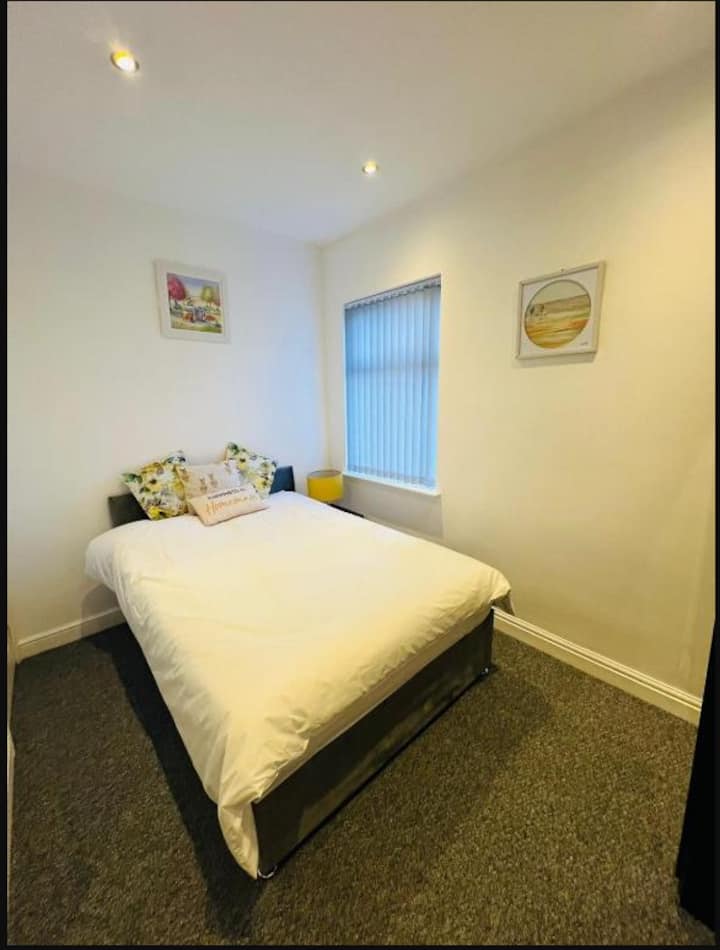 Luxury Double Bedroom En-suite In City Centre - Stoke-on-Trent