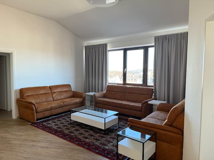 Großzügige 4-schlafzimmer-wohnung Für 8 Personen - Bonn