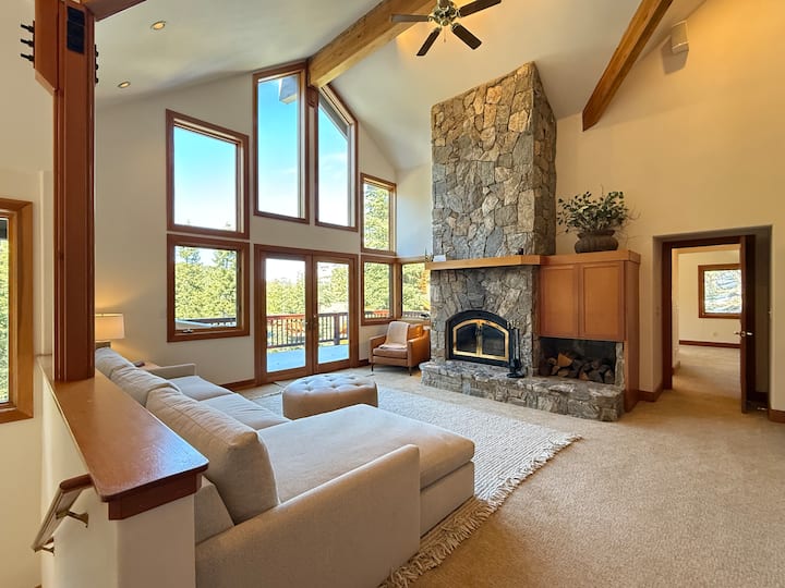 Family Tahoe Retreat • Hot Tub • Sleeps 10 - Tahoe City, CA