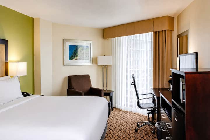 Coastal Escape | 5 Min Walk To Downtown Shops - Corpus Christi, TX