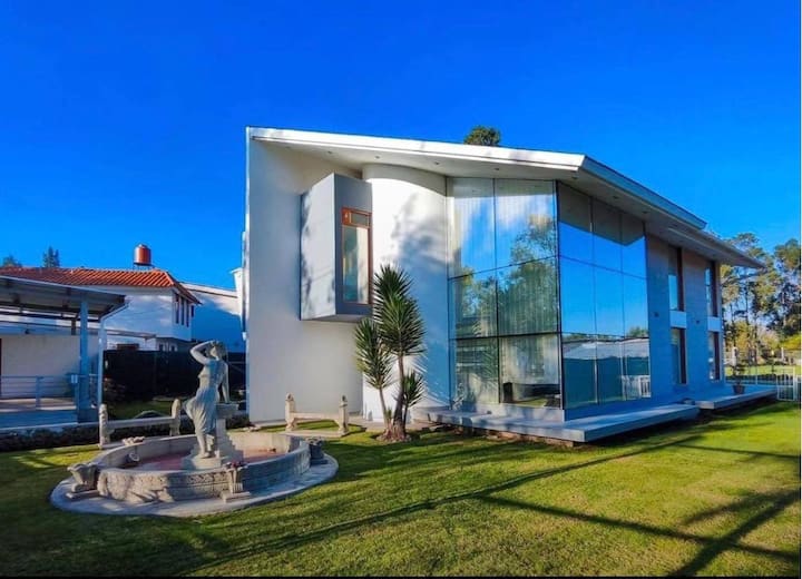 Hermosa Casa En Iquitos, Con Cochera - Iquitos