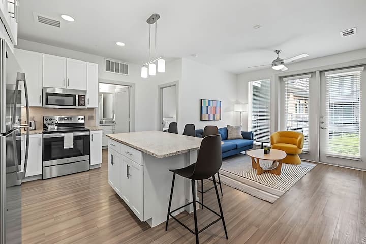 Premium Two Bedroom + Laundry - Austin, TX