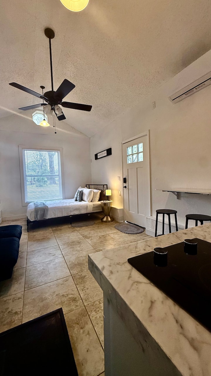 Private Queen Suite | Downtown Location| Hospital - Ocala, FL