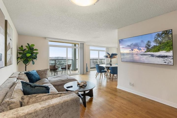 Spacious 3br Marina-side Stay With Stunning Views - Santa Monica, CA