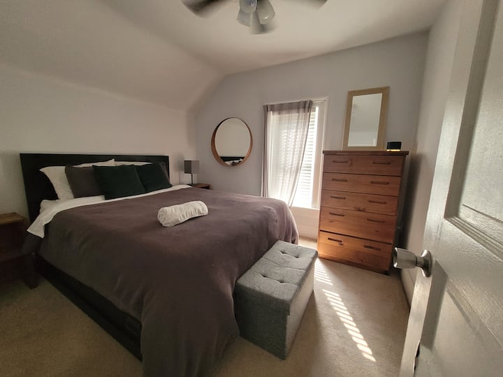 Entire Home In Beautiful Midtown - Waterloo