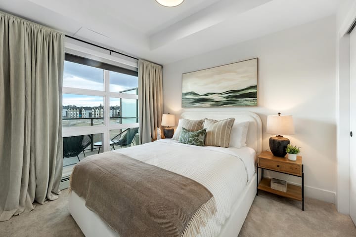 Luxurious, Modern, Cozy 1br Condo | Great Location - Alberta