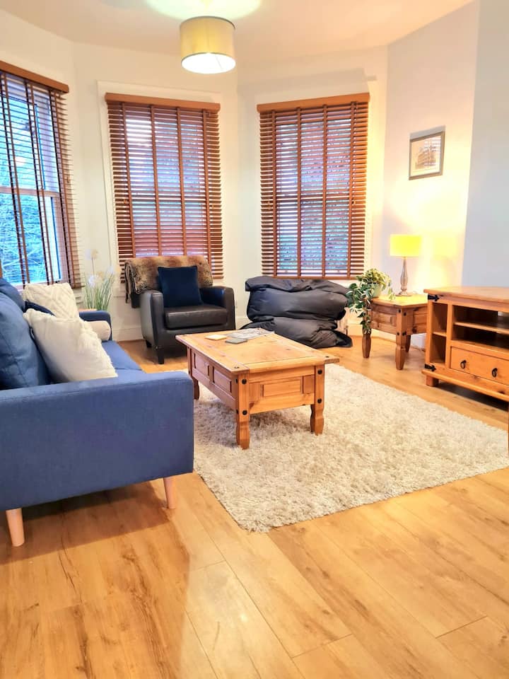 Just Renovated 
Spacious Bristol Cotham Flat For 3 - Bristol