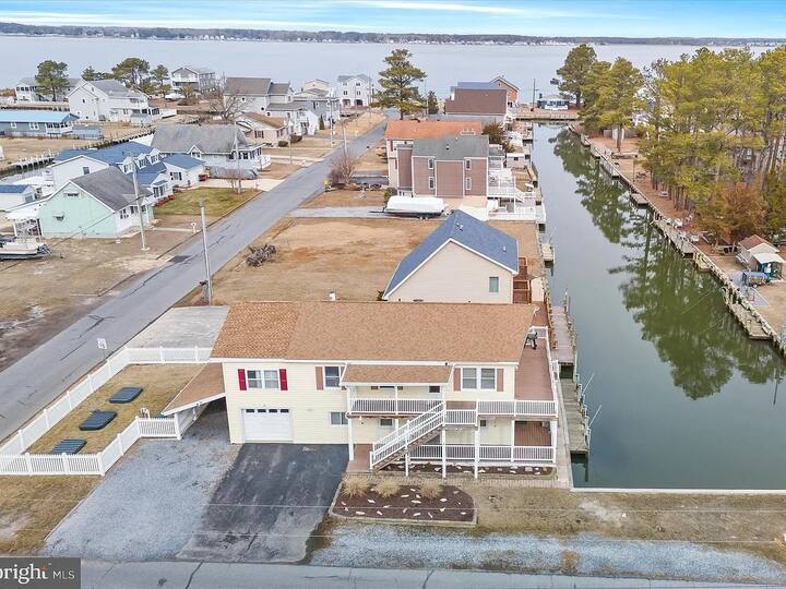 Waterfront Coastal Retreat - Delaware