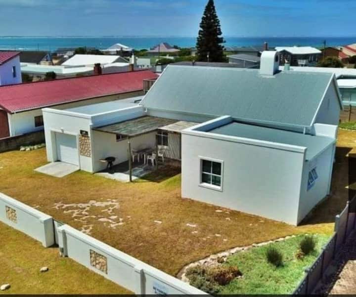 Low Tide Living - Struisbaai