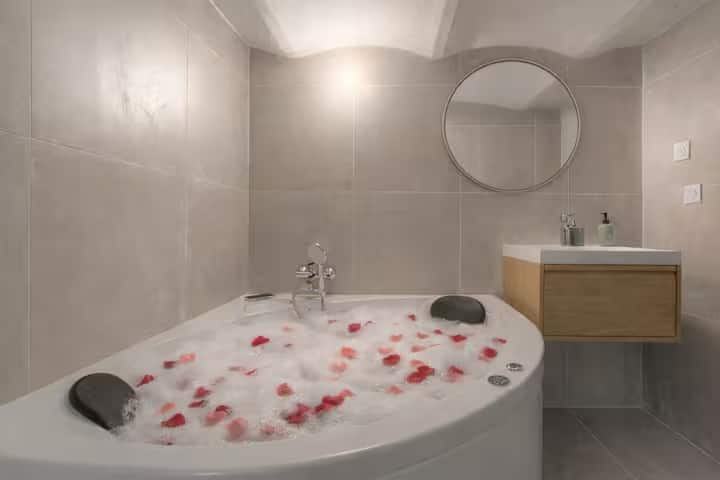 Jacuzzi & Cinéma - Loft Design - Porte De Lyon - Caluire-et-Cuire