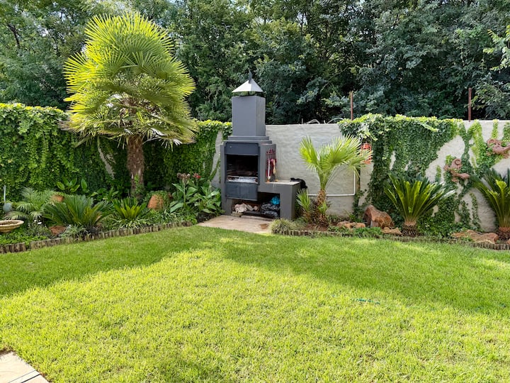 Secure 3-bed En-suite House, Braai, Garden & Solar - Potchefstroom