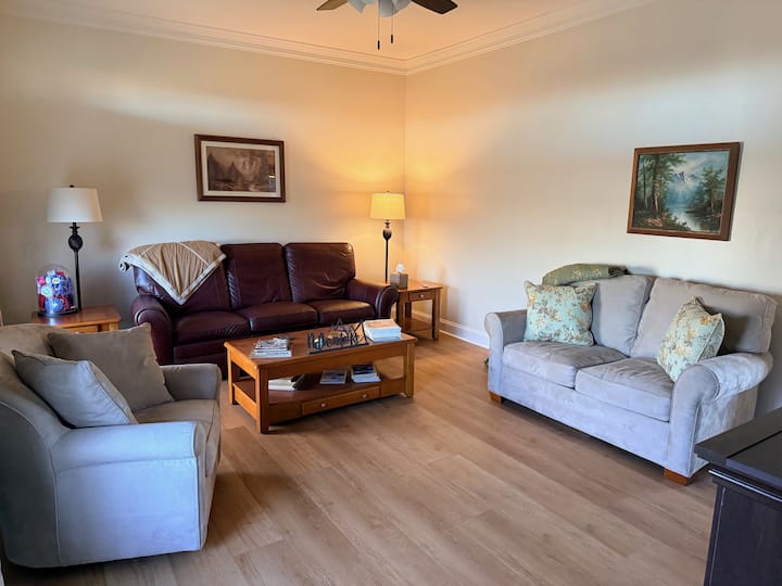 Spacious Farm Stay, Fenced Pet Yard, 3br & Office - Bedford, VA