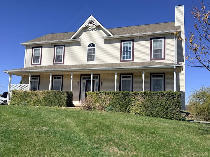 Spacious Pet Friendly Home On Small Working Farm - Bedford, VA