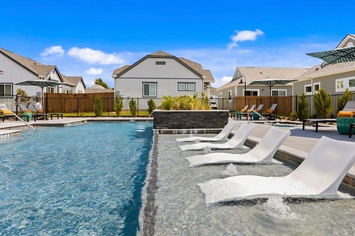 City Retreat Near The At&t Stadium - Arlington, TX