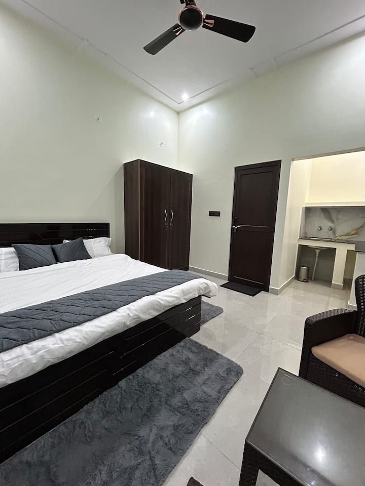 Jaiswal Guest House-201 - Haldwani