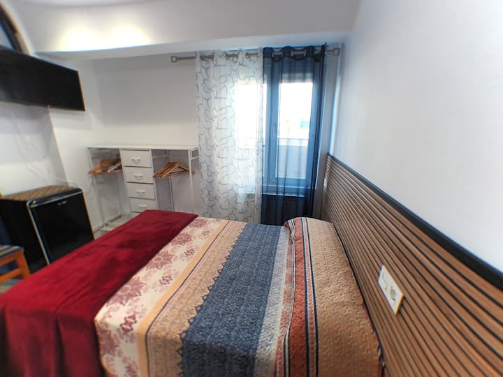Habitación 3, Cama De Matrimonio Con Baño Privado. - Logroño