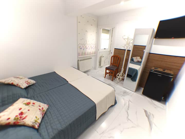 Habitación 4, Dos Camas Y Baño Privado - Logroño