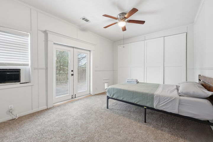 Sun-drenched Bedroom In Charming Stone Retreat - Beaumont, TX