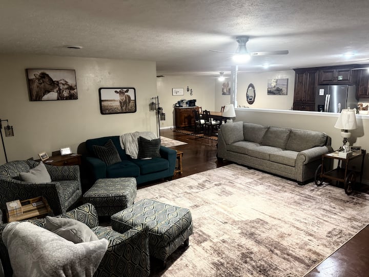 Bradford Manor
Peaceful Country Escape - Ozark, MO