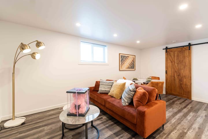 *Quiet & Stylish*legal Suite/closed To Dt & River - Edmonton