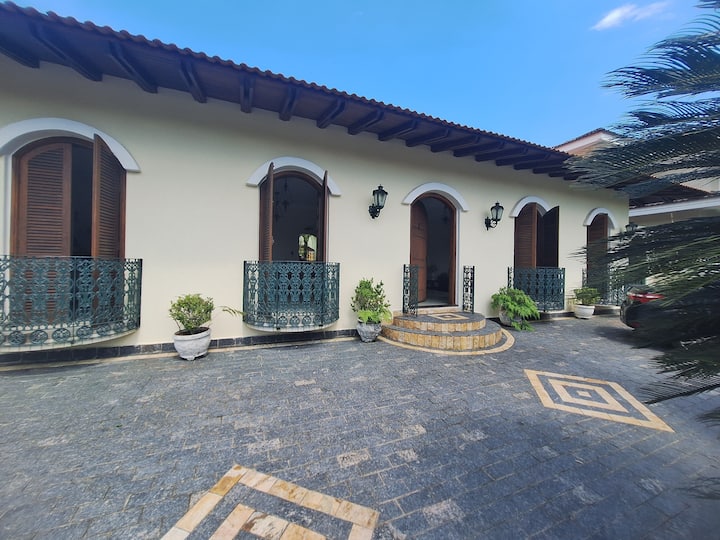 Casa Estilo Espanhol Em Condomínio Privativo - Brasil