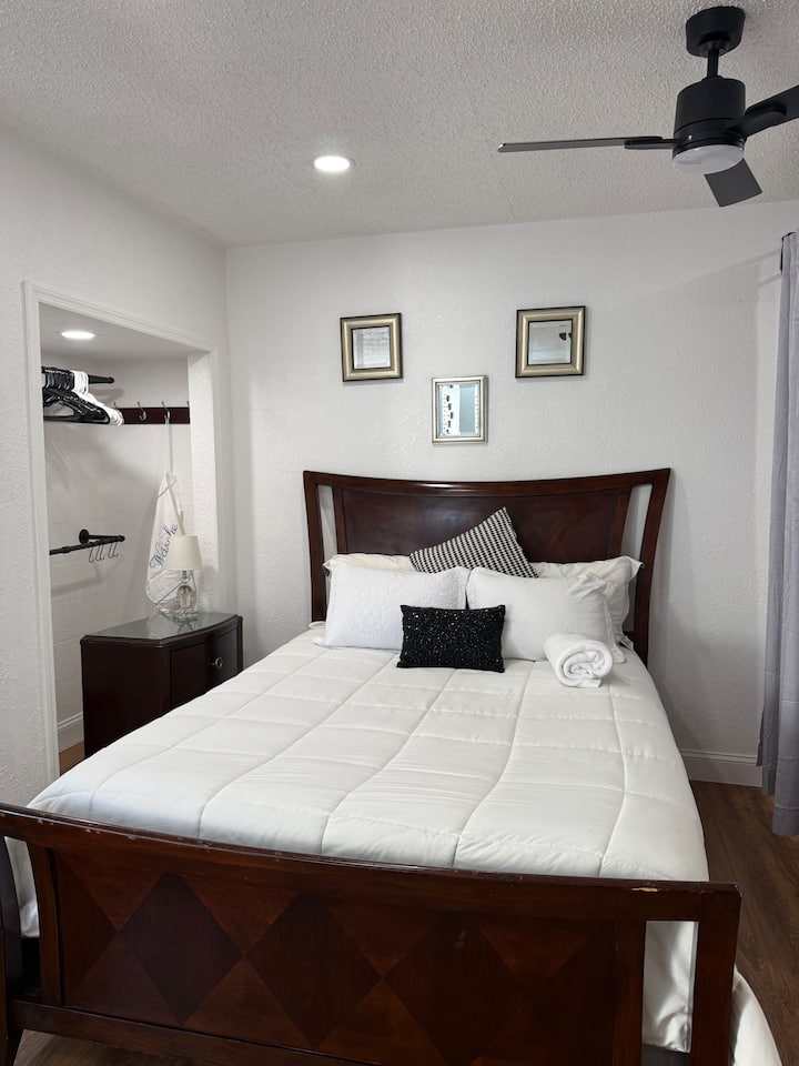 Modern Cabin With The Best Vibe To Relaxing - Pinellas County, FL