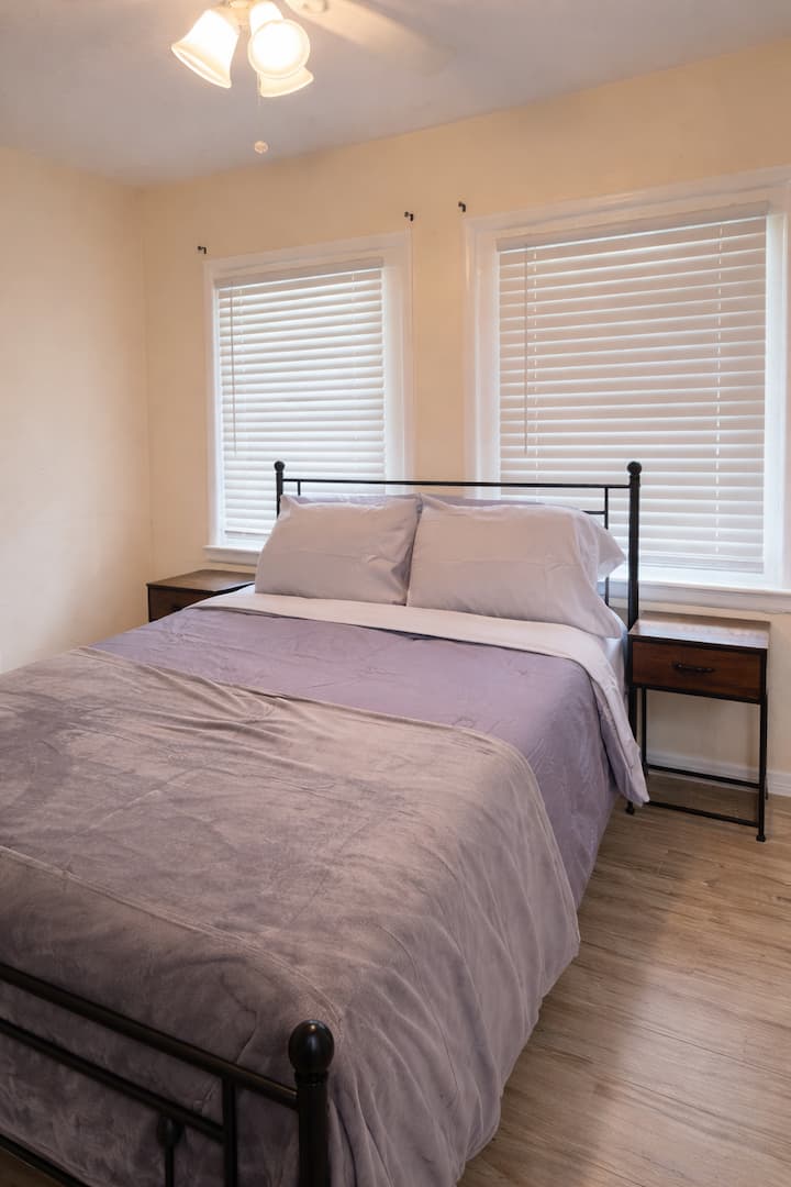 Cozy Naples Retreat: 5 Min To Downtown & Beaches - Naples, FL