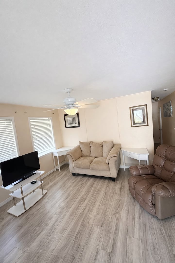 Cozy Naples Retreat: 5 Min To Downtown & Beaches - Naples, FL