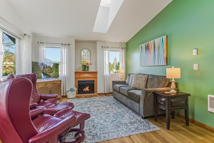 Alpine Breeze * The Alpine Village Collection - Leavenworth, WA