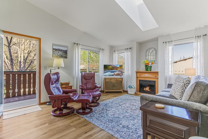 Free Mimosas Delivered This Summer! * Walk To Town - Leavenworth, WA