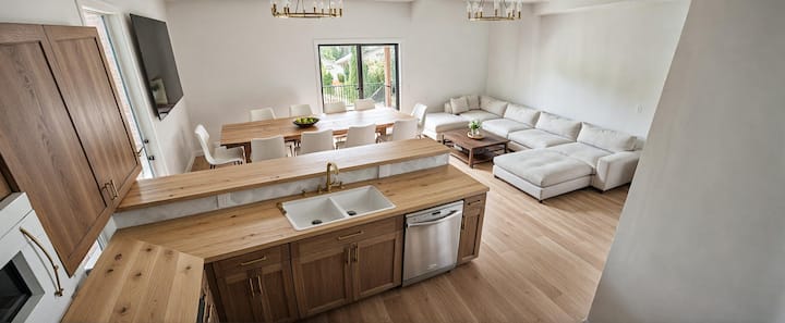 The Grand Oak - Round Top, TX