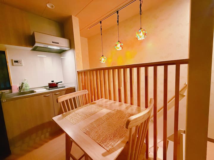 长租优惠，交通便利，大阪市中心、卫浴独立，两房一厅新日式风格民宿，带洗衣烘干机 - Osaka