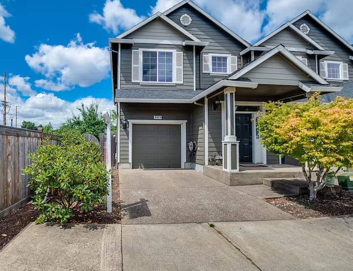 Bright & Comfortable, Feels Like Home - Hillsboro, OR