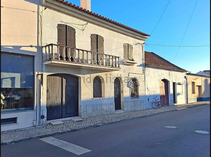 Almeirim House With Large Terrace And Parking - Almeirim