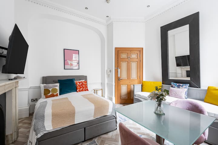 Stylish Studio Moments From Hyde Park - Marylebone