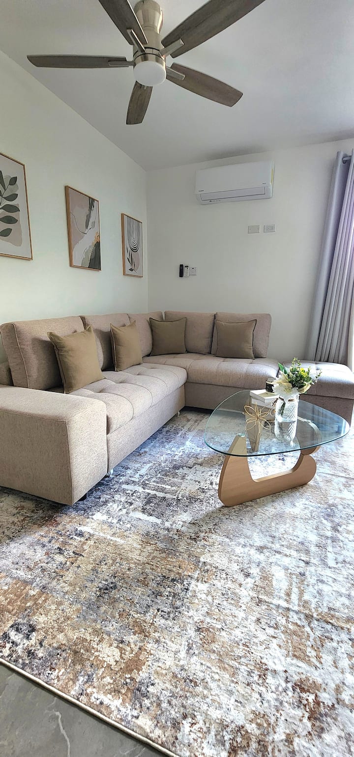 Sun & Serenity Stay – Modern Apartment With Pool - Kingston, Jamaica