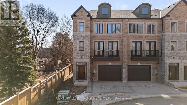 Luxury Townhome - Aurora