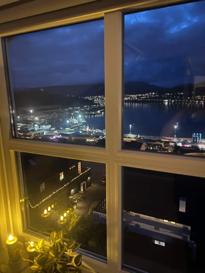 To Etager I Et Dejligt Hus Med Fantastisk Udsigt - Islas Feroe