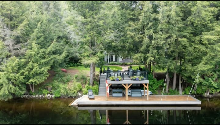 Cozy Riverside Retreat: A Piece Of Paradise. - Bracebridge