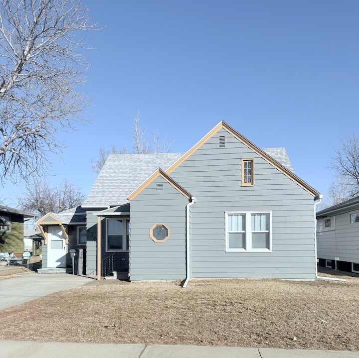 4br Home By Yellowstone River -Walk To Park & Pool - Makoshika State Park, Glendive