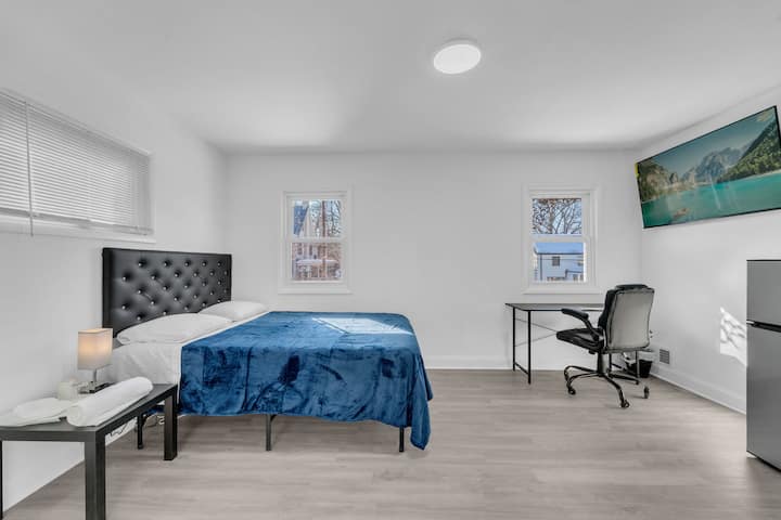 074 Premium Room W/ Ensuite Bath & Parking Dca Hq2 - Arlington, VA