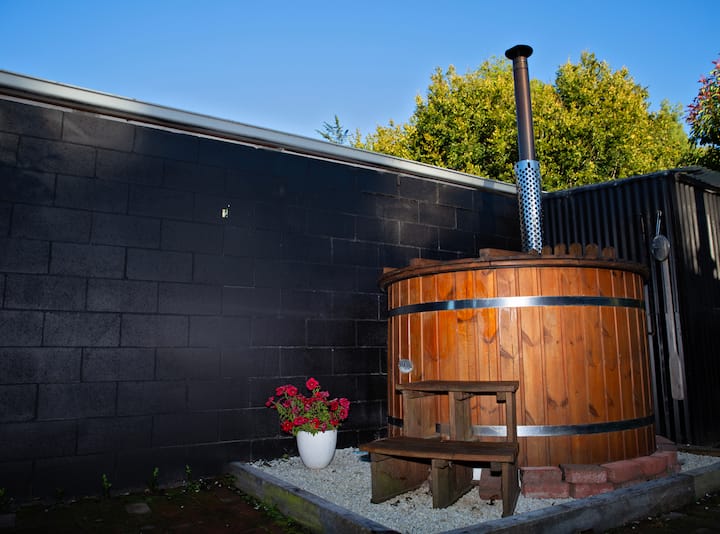 Cottage Escape | Hot Tub | Near Christchurch City - Kaiapoi