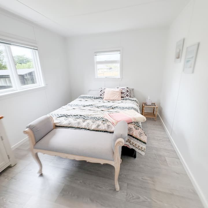 Custodians Cottage At River Lodge - Pegasus